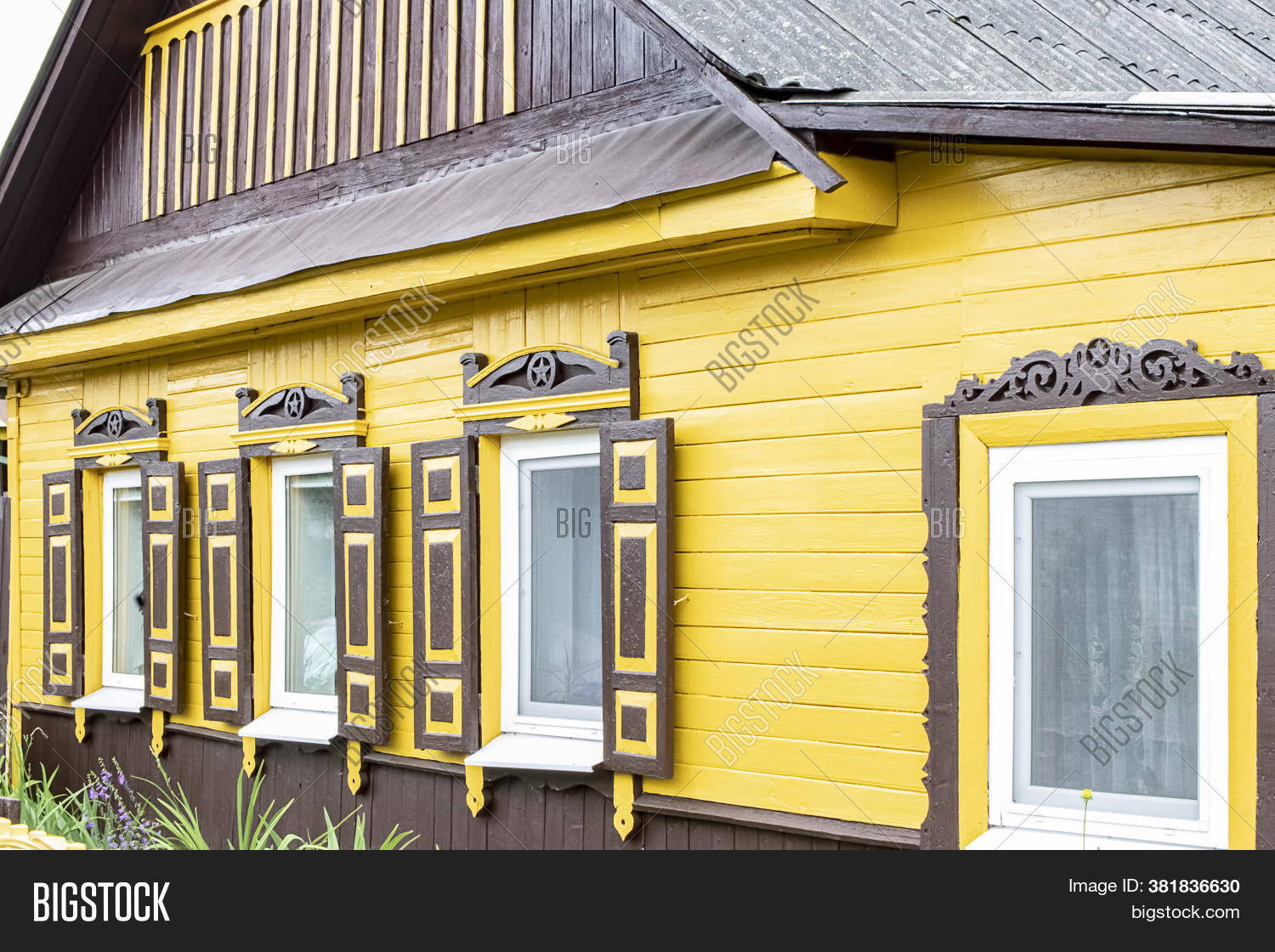 Old Yellow Wooden Image & Photo (Free Trial) | Bigstock