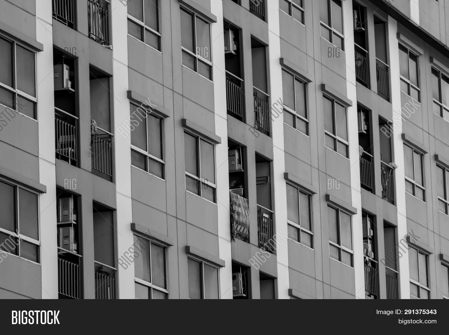 Front View Skyscraper Image & Photo (Free Trial) | Bigstock