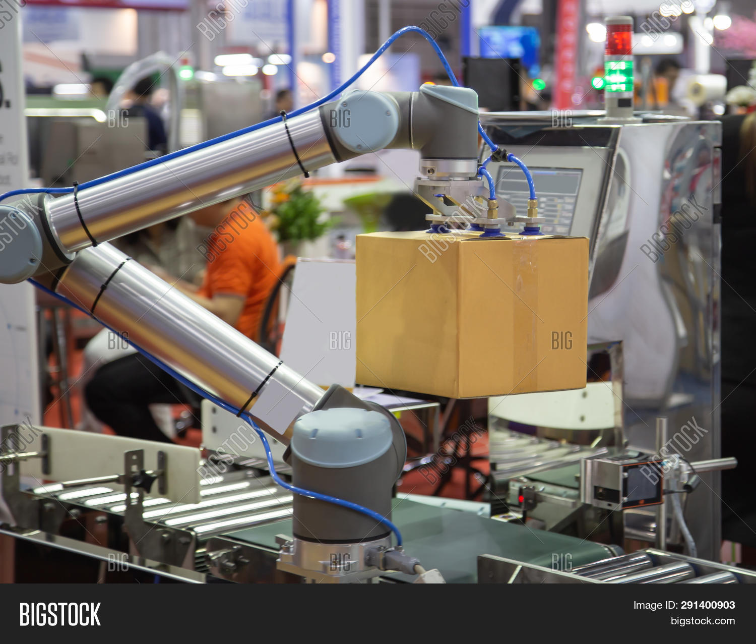 Universal Robot Image & Photo (Free Trial) | Bigstock
