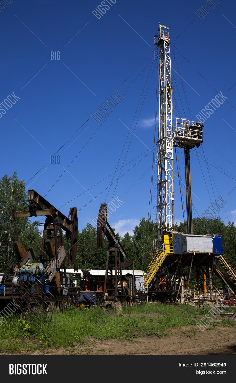 Oil Gas Drilling Rig Image & Photo (Free Trial) | Bigstock
