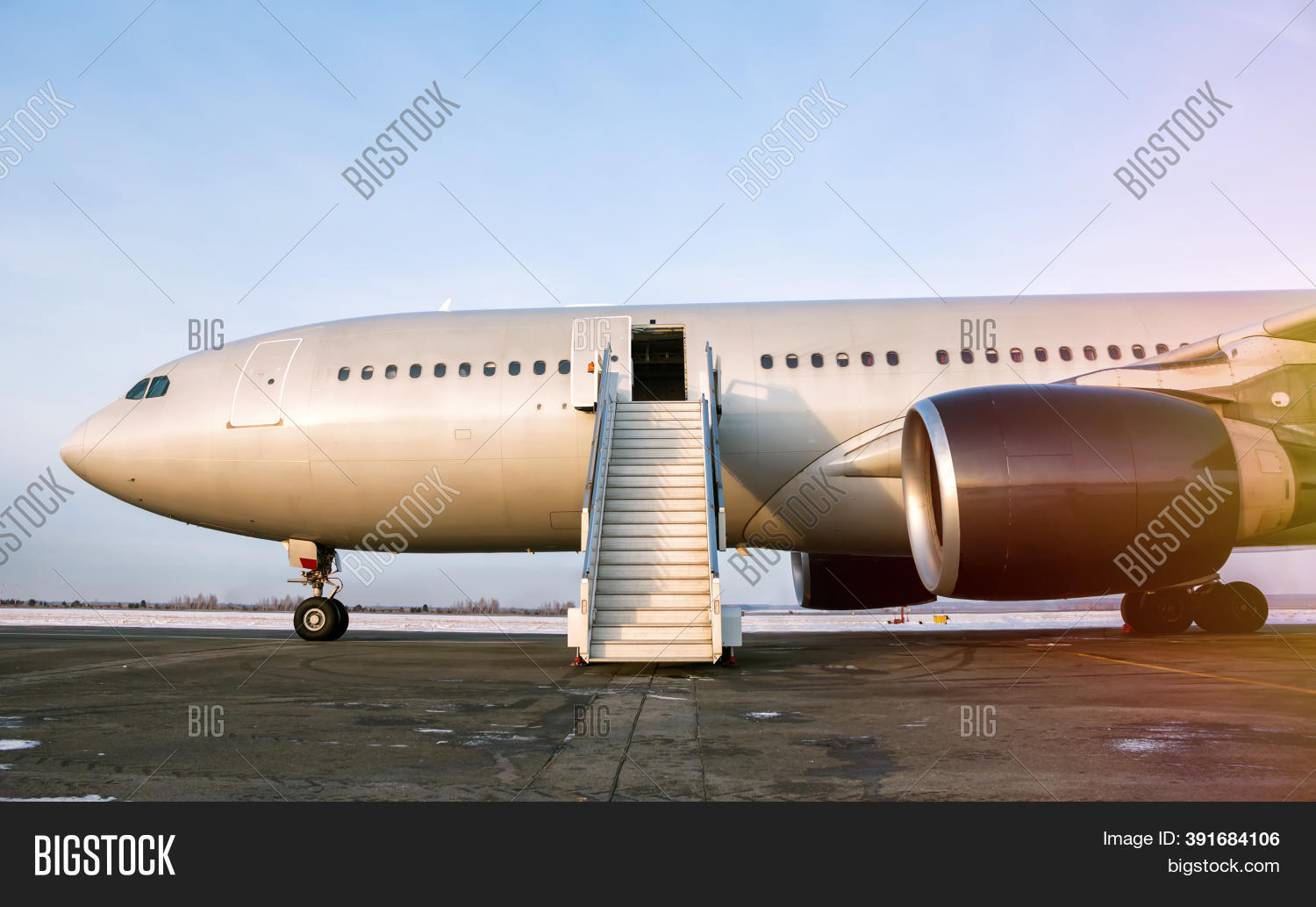 Wide Body Passenger Image & Photo (Free Trial) | Bigstock