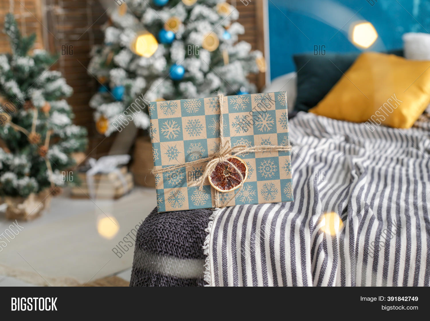 Box New Year's Gift Image & Photo (Free Trial) | Bigstock