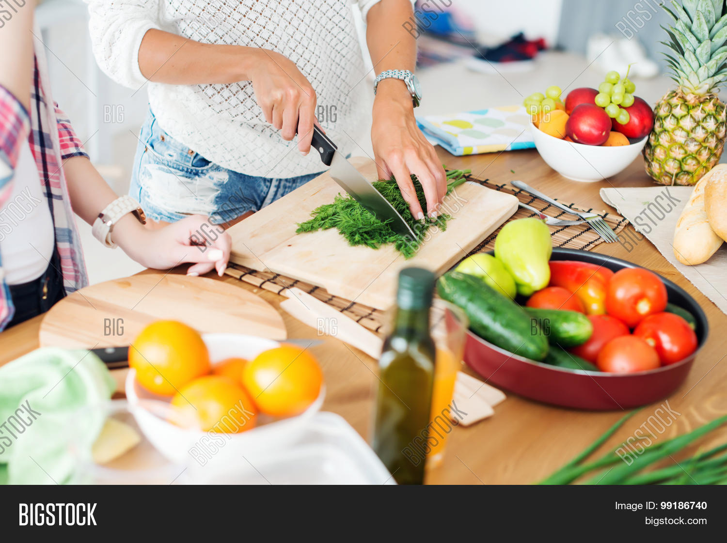 Gorgeous Young 图片和照片（免费试用） | Bigstock