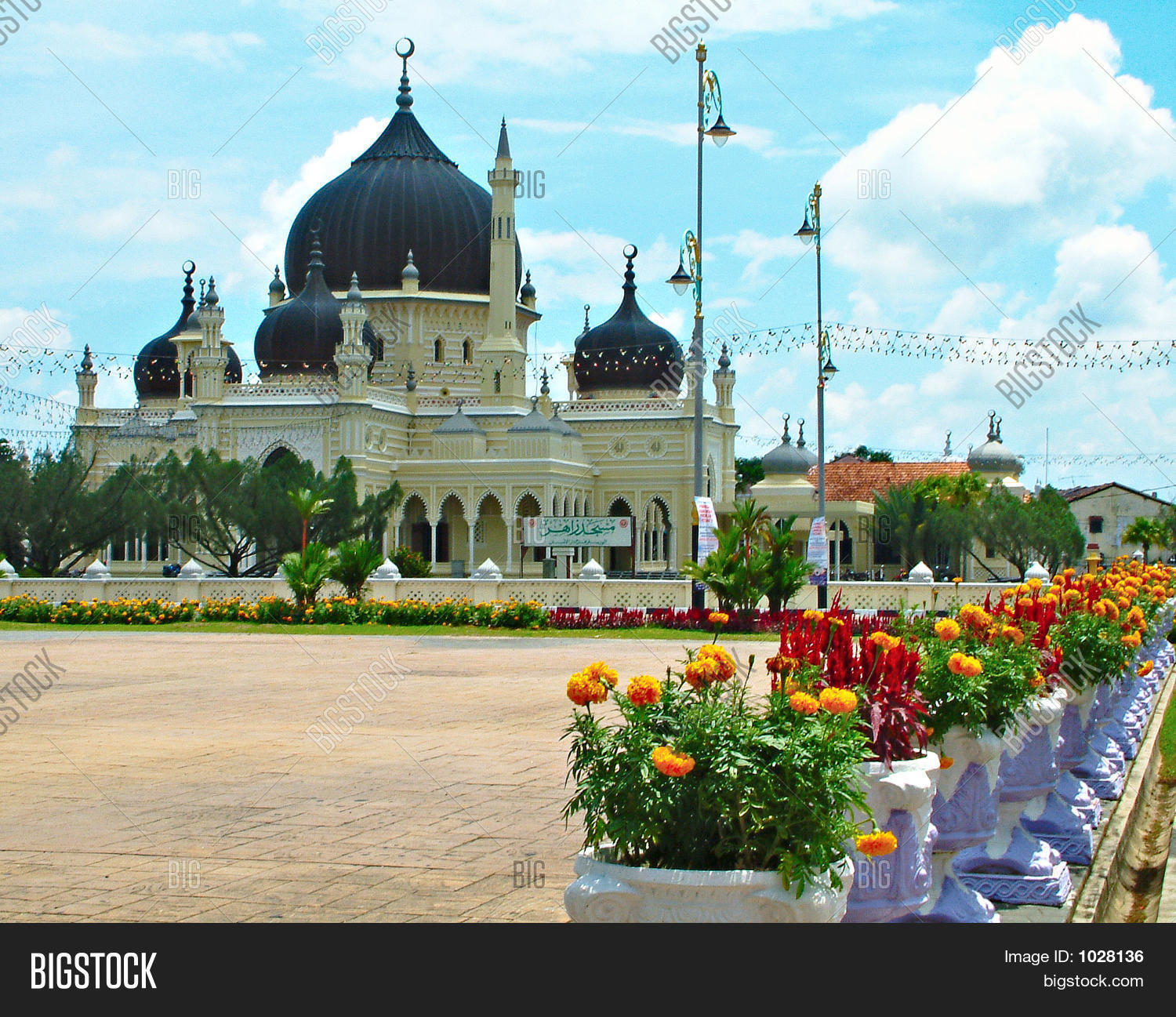 Zahir Mosque Image & Photo (Free Trial) | Bigstock