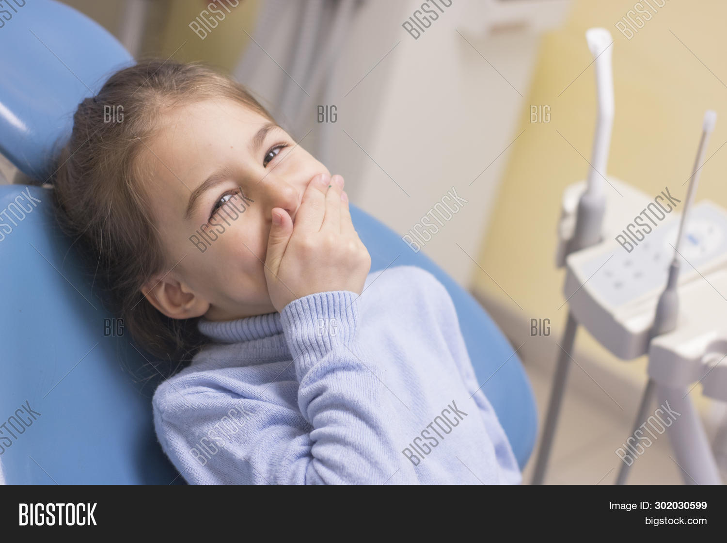 Little Girl Toothache Image & Photo (Free Trial) | Bigstock