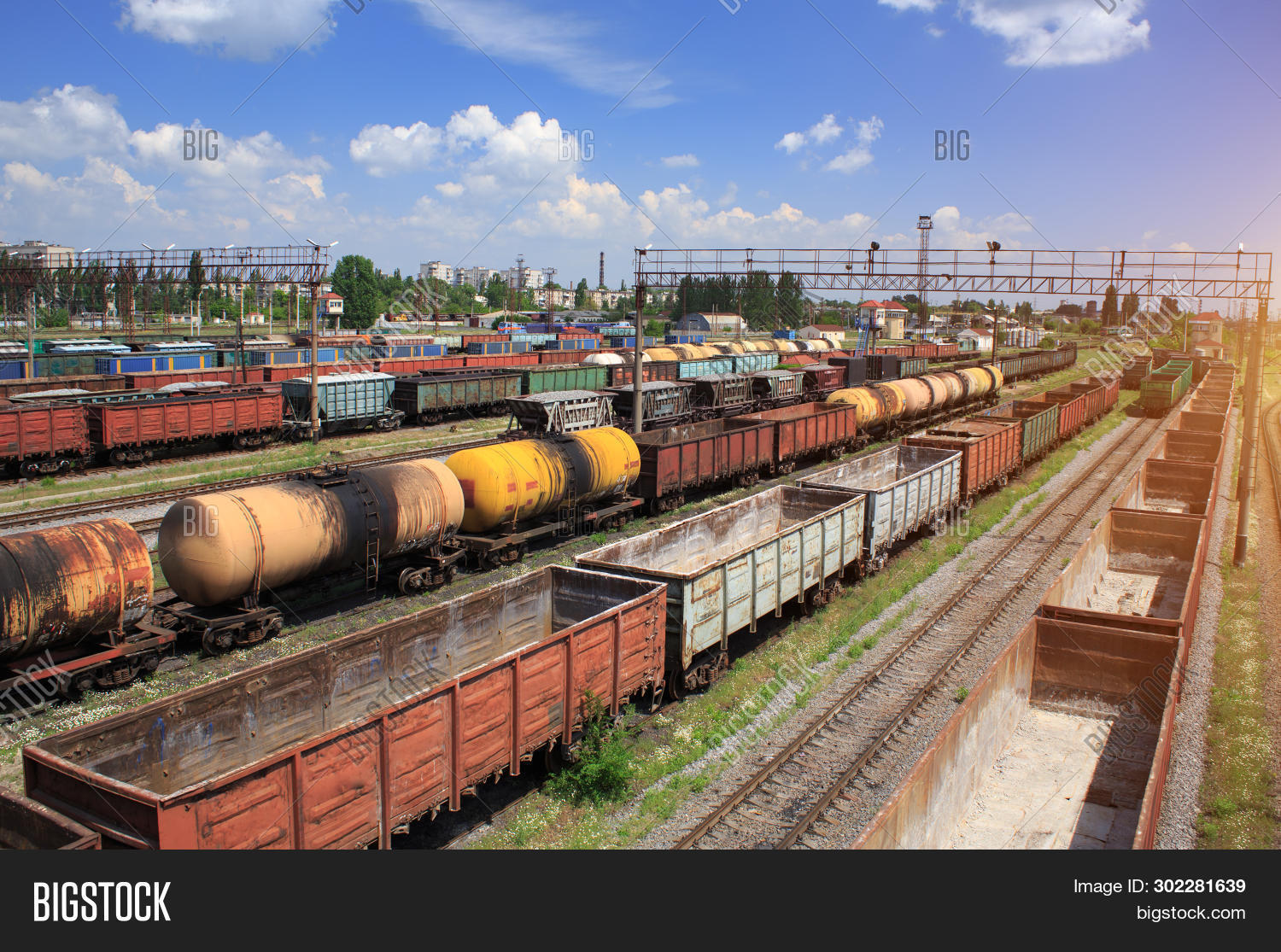 Imagen y foto Freight Trains On (prueba gratis) | Bigstock