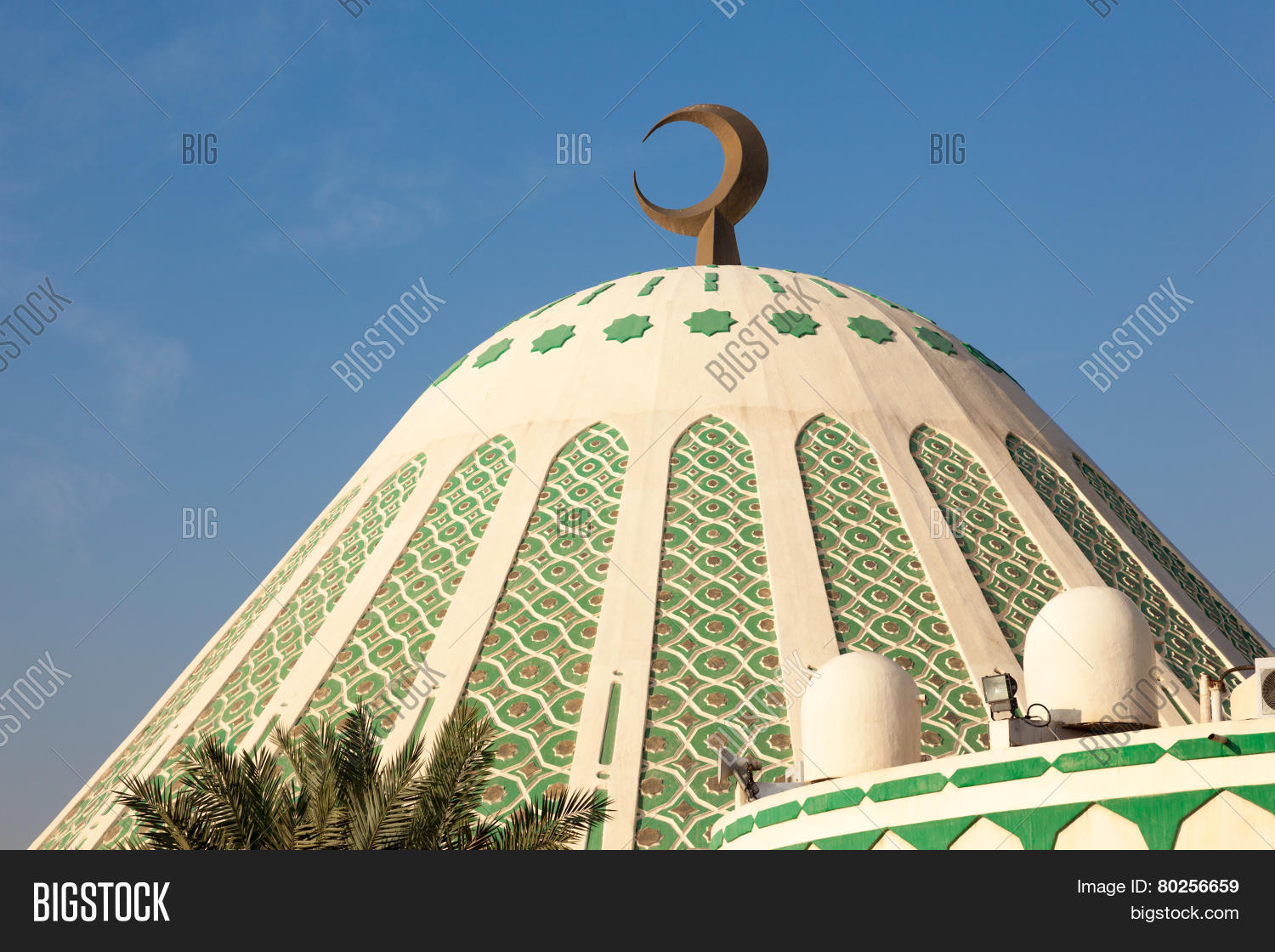 Fatima Mosque Kuwait Image & Photo (Free Trial) | Bigstock