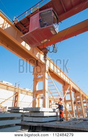 Slinger Crane Operator Image & Photo (Free Trial) | Bigstock