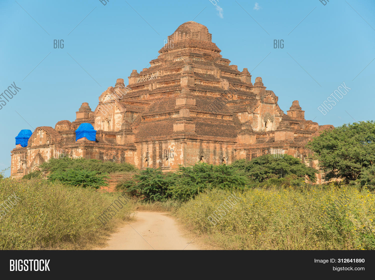 Dhammayangyi Temple Image & Photo (Free Trial) | Bigstock