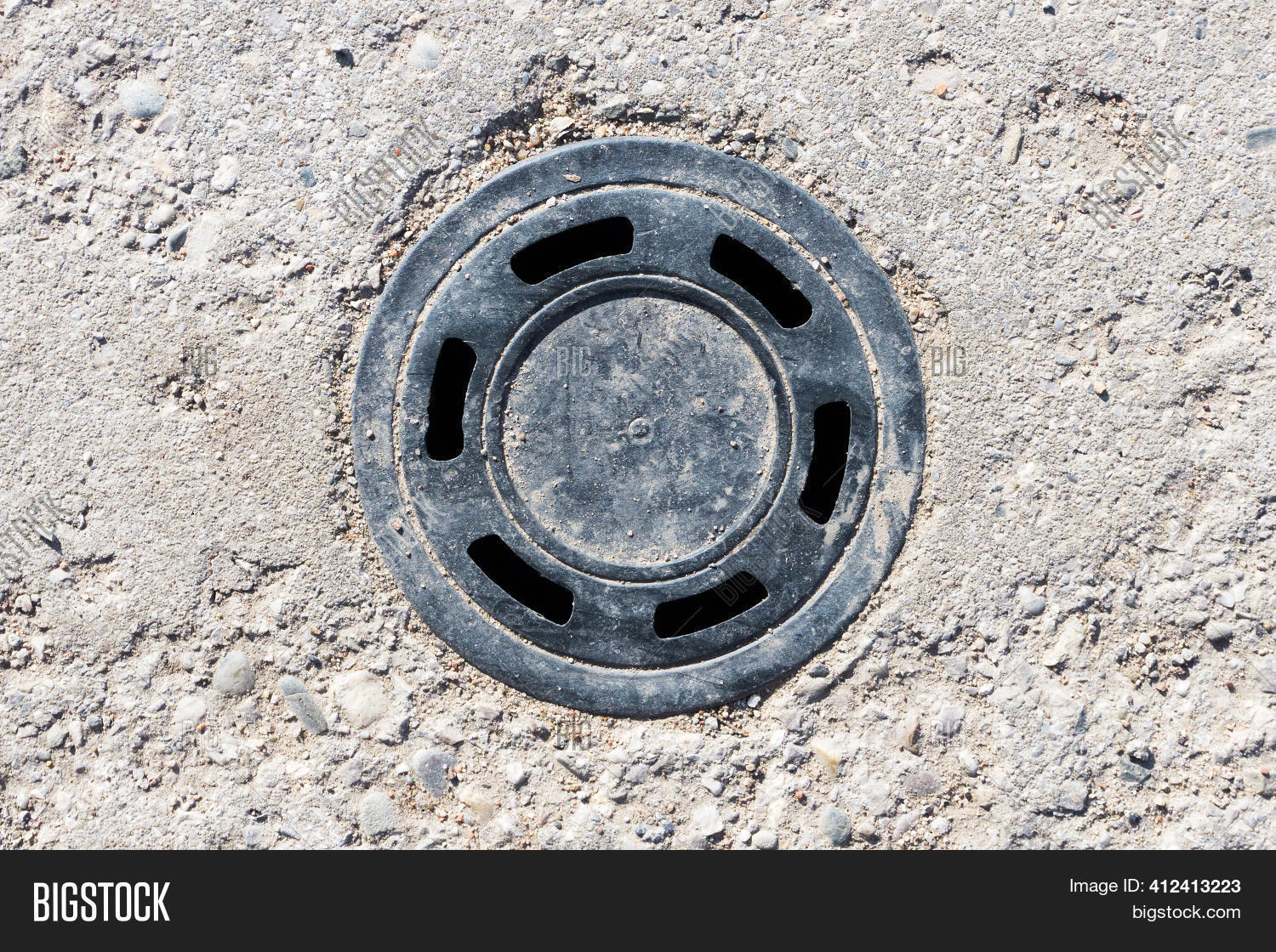 Round Manhole 图片和照片（免费试用） | Bigstock