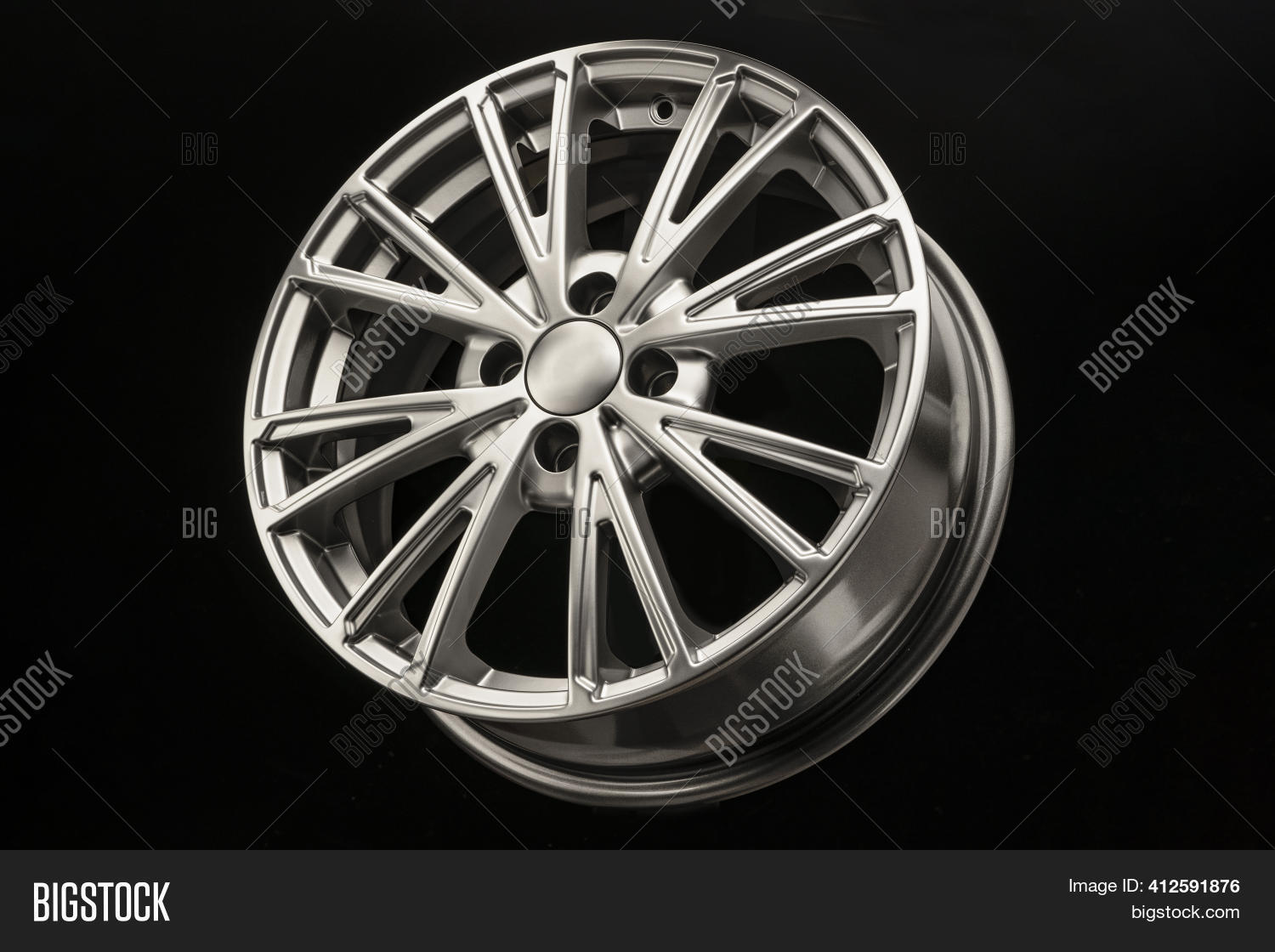 New Modern Alloy Wheel Image & Photo (Free Trial) | Bigstock