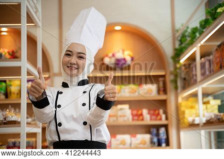 Muslim Woman Chef Image & Photo (Free Trial) | Bigstock