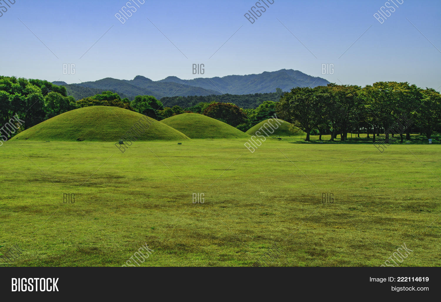 Tumuli Park Gyeongju Image & Photo (Free Trial) | Bigstock