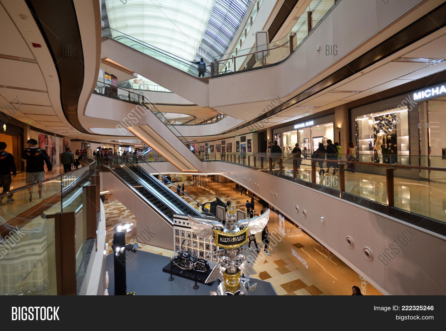 People Walk Around Image & Photo (Free Trial) | Bigstock