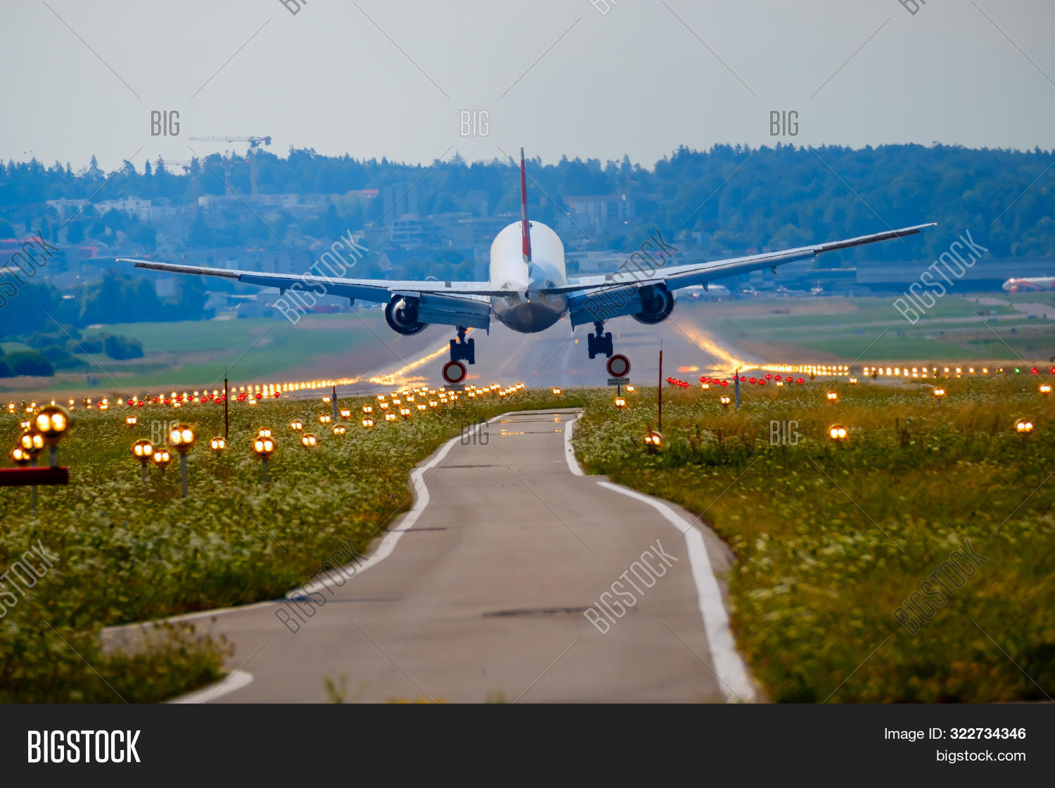 Airplane Landing Image & Photo (Free Trial) | Bigstock