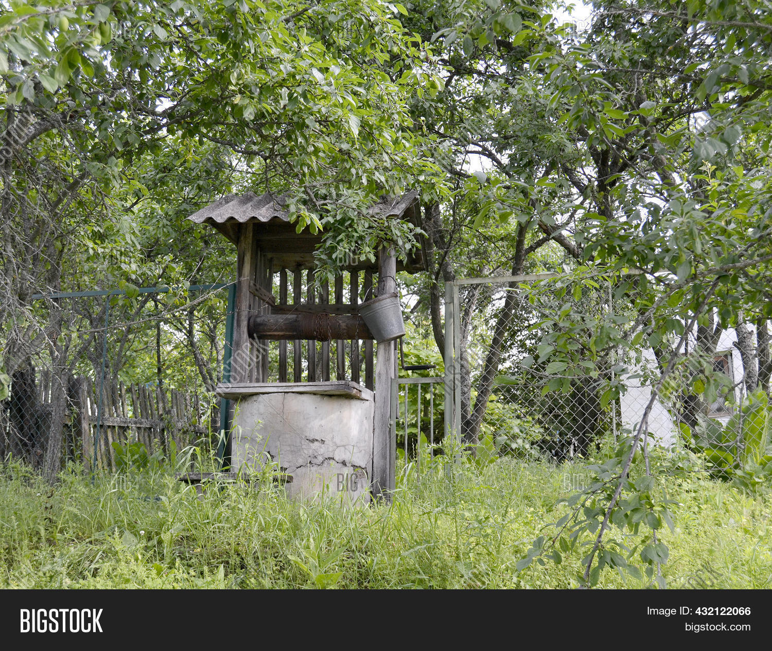 Old Well Iron Bucket Image & Photo (Free Trial) | Bigstock