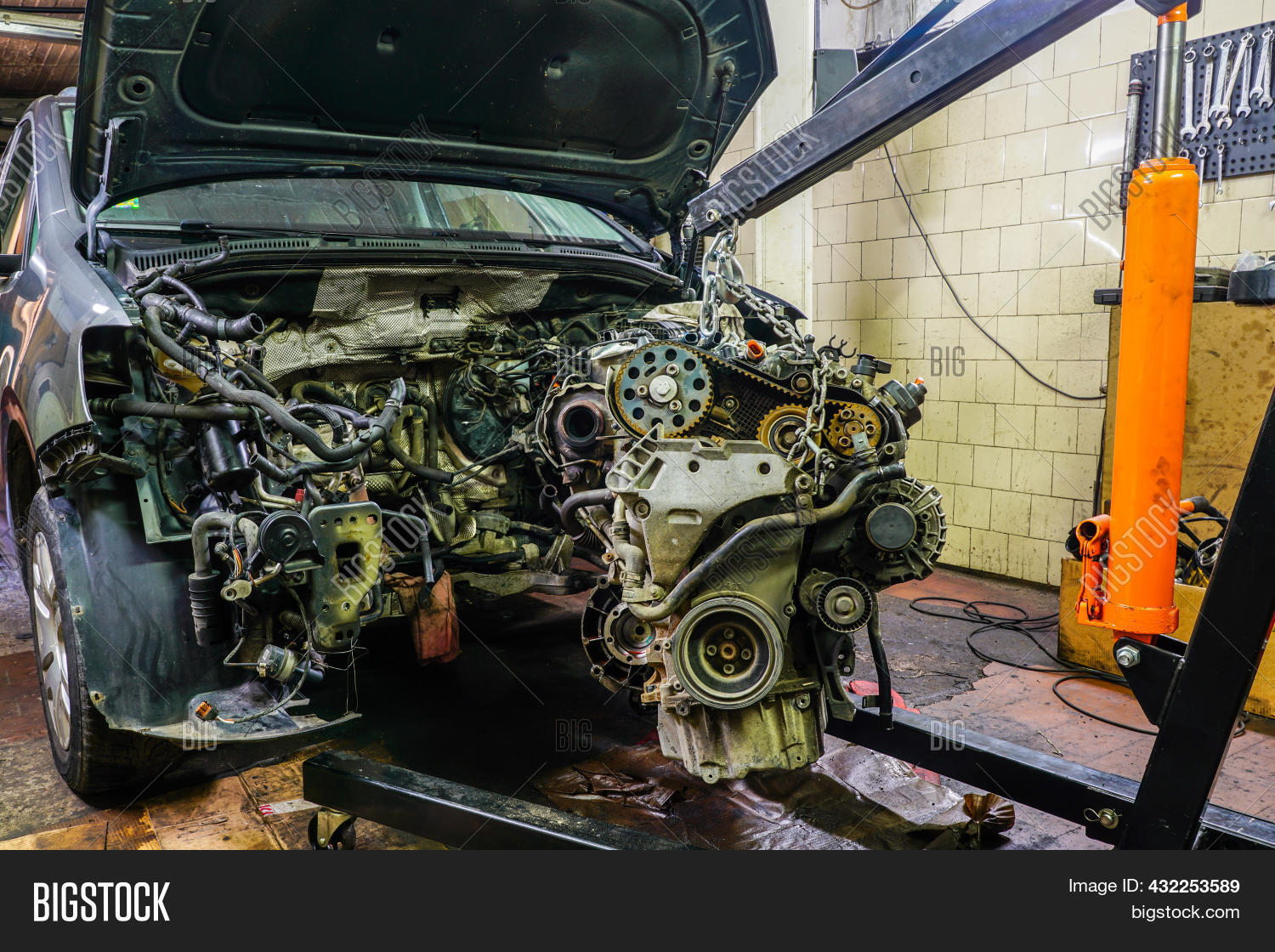 Dismantling Engine Car Image & Photo (Free Trial) | Bigstock