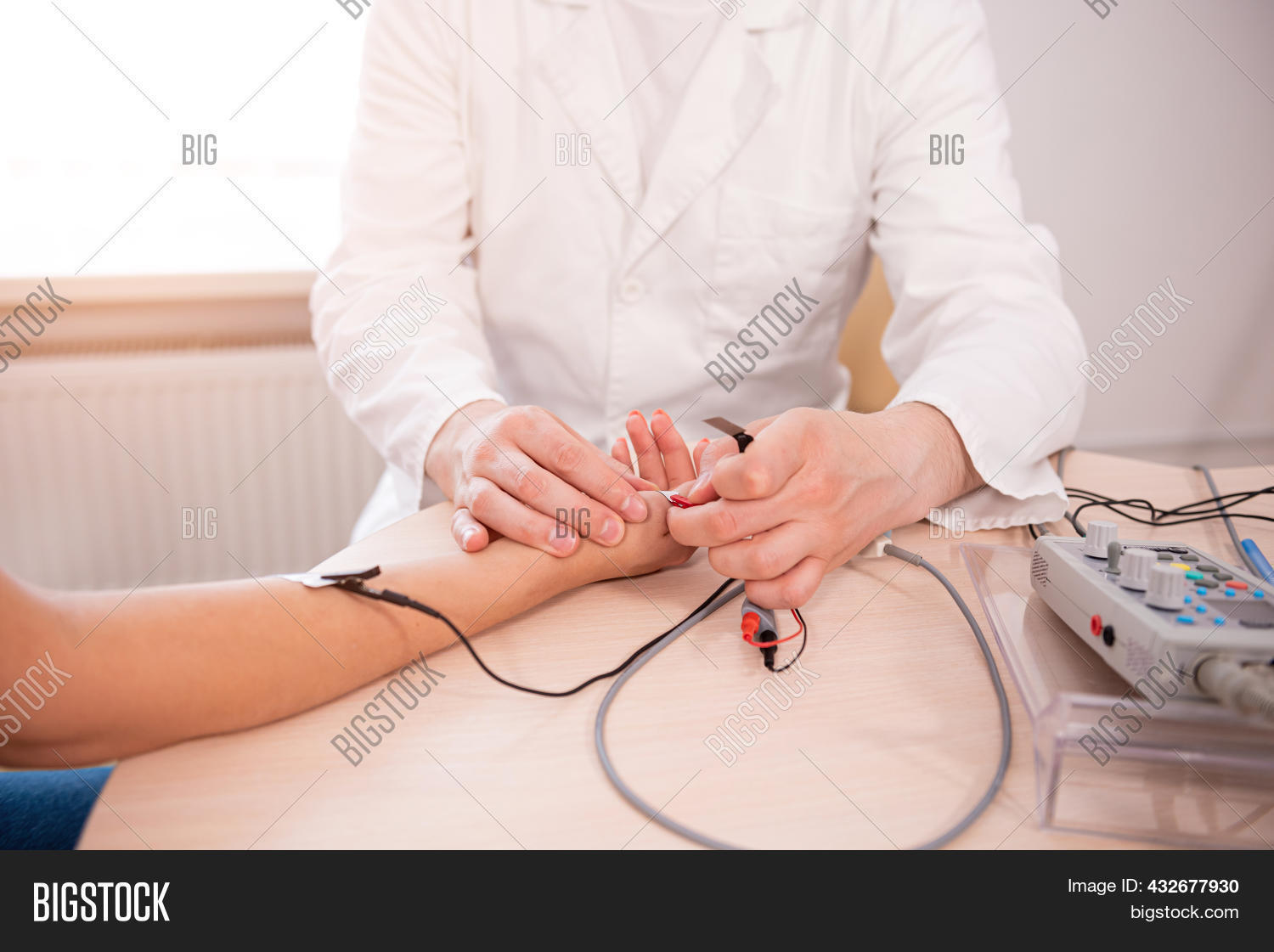 Patient Nerves Testing Image & Photo (Free Trial) | Bigstock