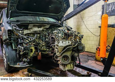 Dismantling Engine Car Image & Photo (Free Trial) | Bigstock