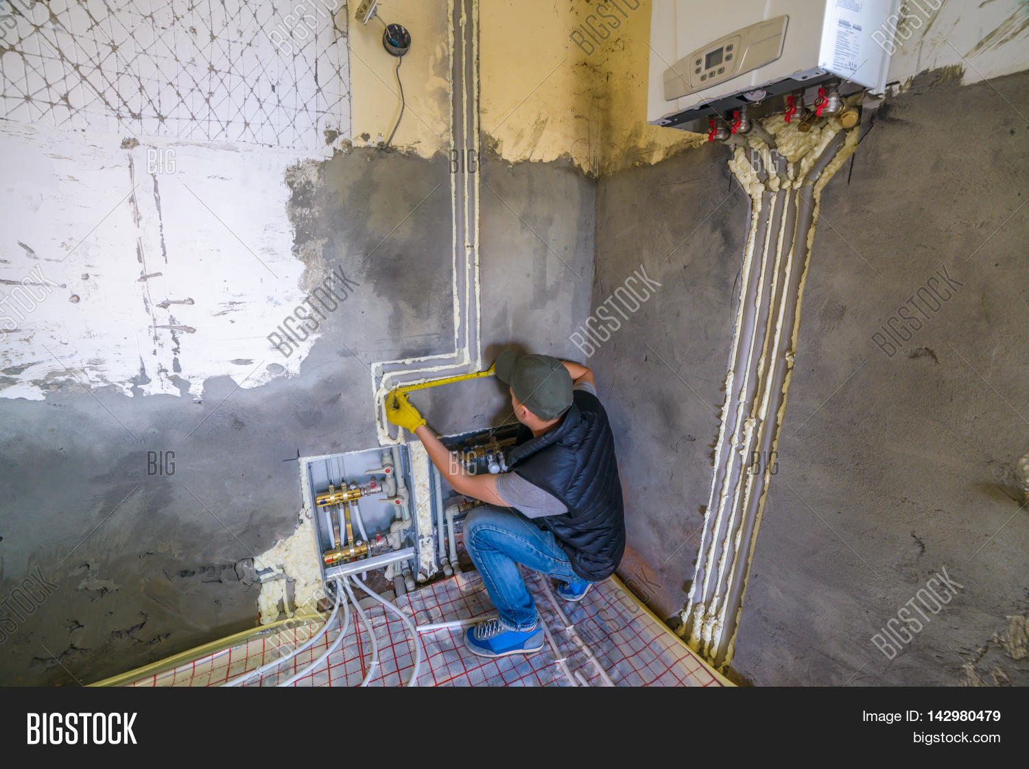 Pipefitter Installing Image & Photo (Free Trial) | Bigstock