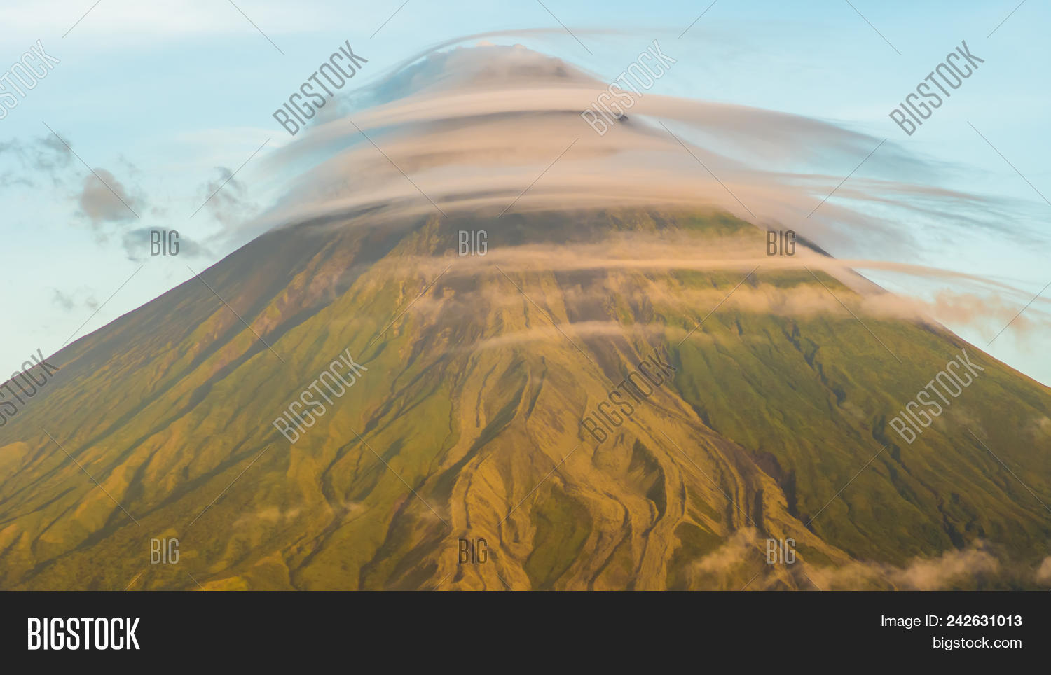 Mount Mayon Volcano Image & Photo (Free Trial) | Bigstock