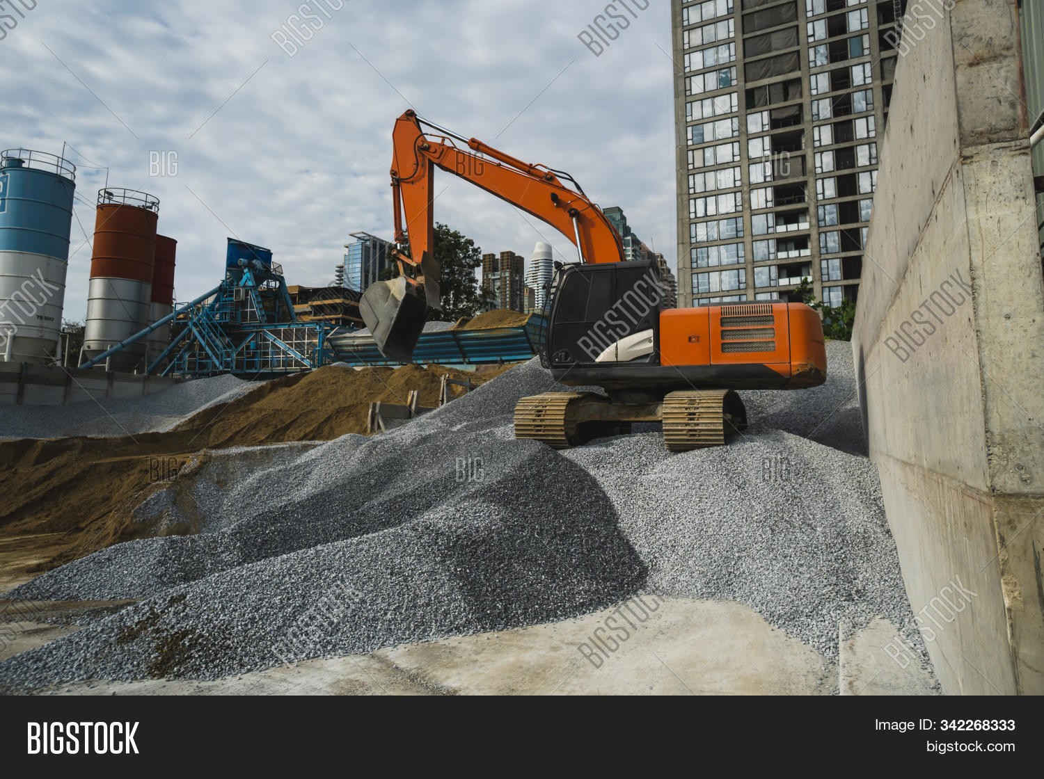 Large Orange Excavator Image & Photo (Free Trial) | Bigstock