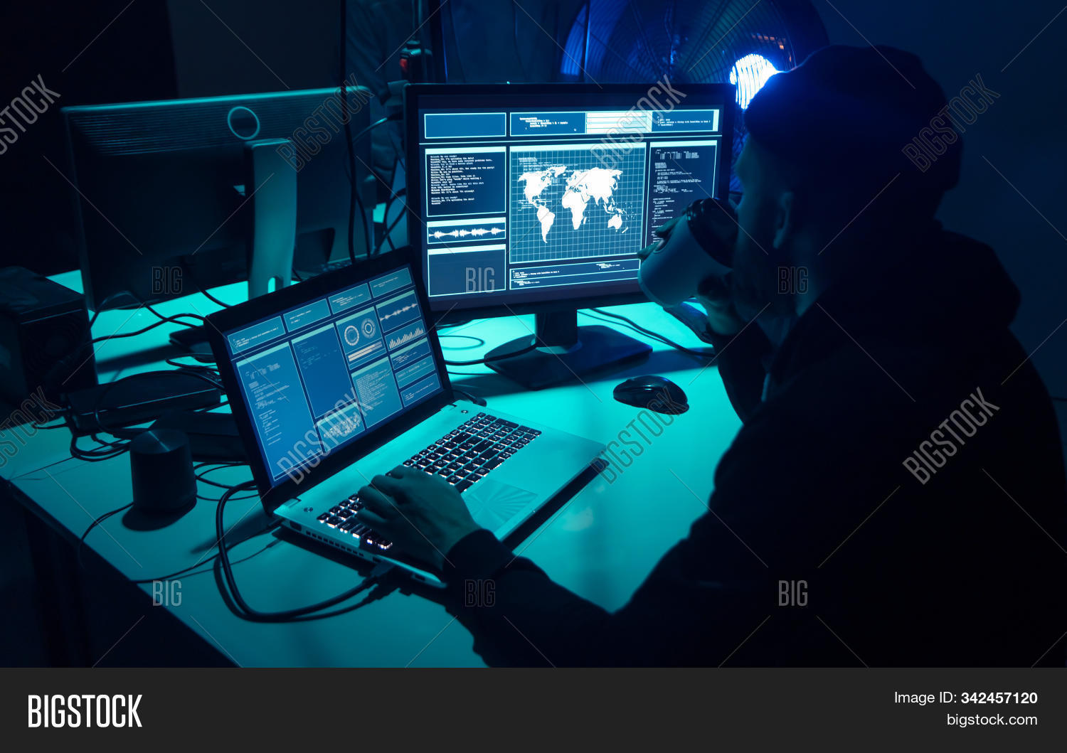 Imagen y foto Hackers Breaking (prueba gratis) | Bigstock