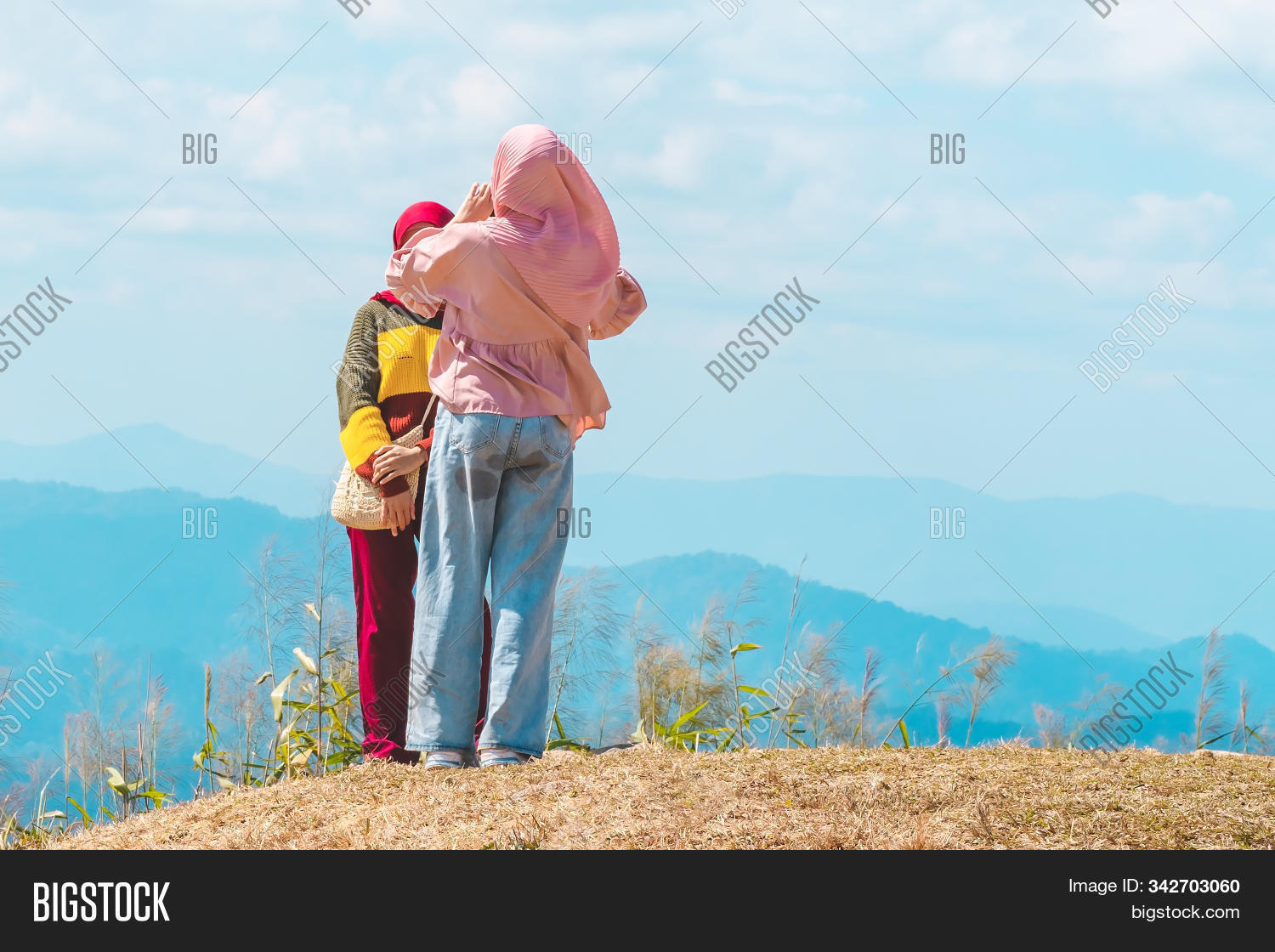 Back View Muslim Women Image & Photo (Free Trial) | Bigstock