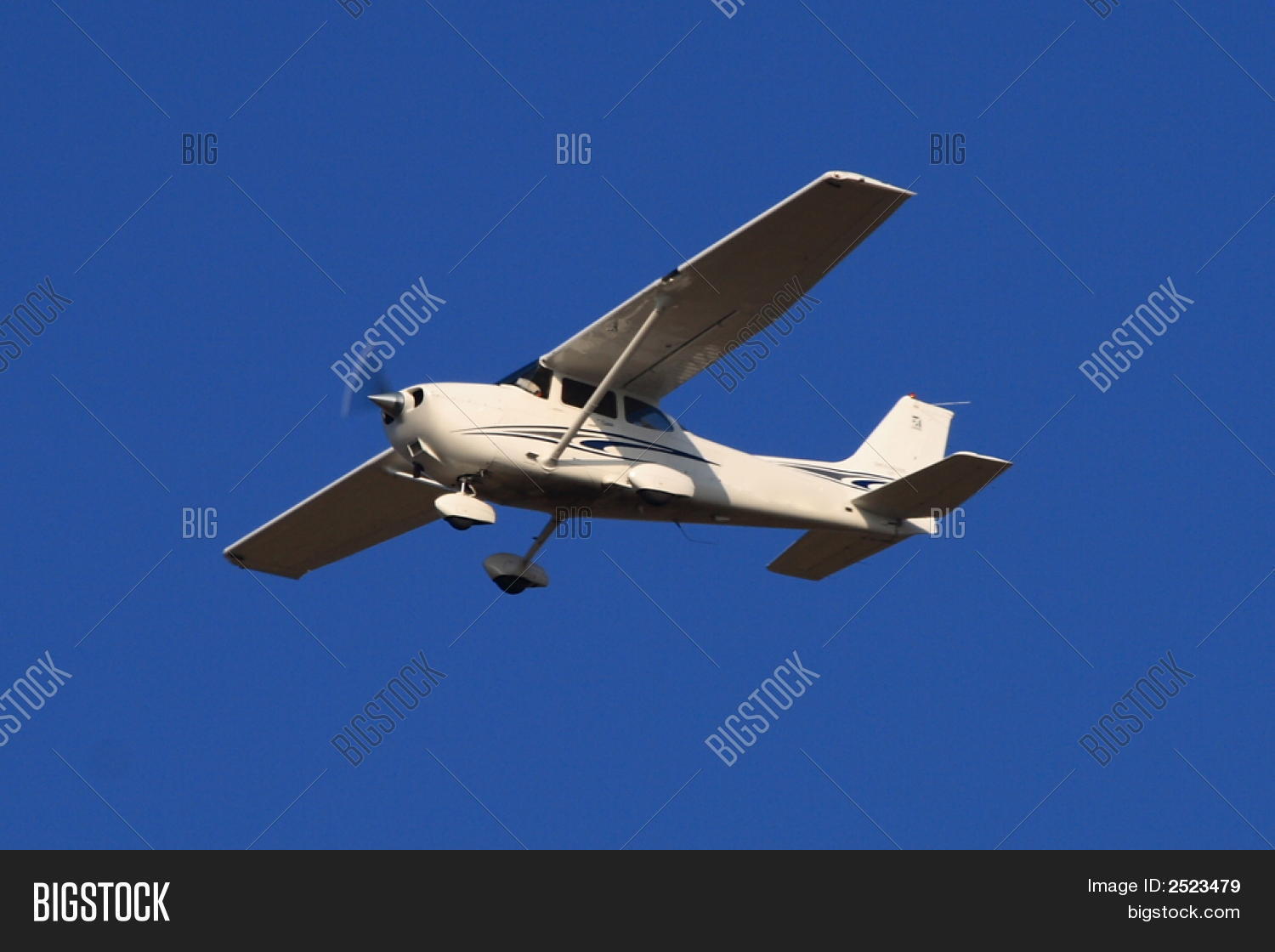 Small Airplane Cessna Image & Photo (Free Trial) | Bigstock