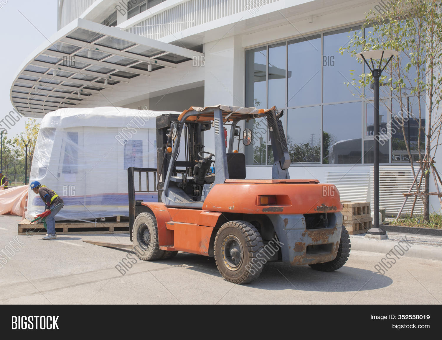 Forklift Lifting Train Image & Photo (Free Trial) | Bigstock