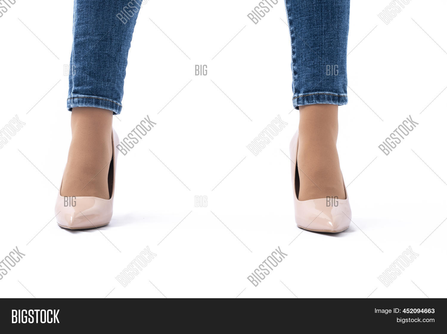 Imagen y foto Slender Female Legs (prueba gratis) | Bigstock