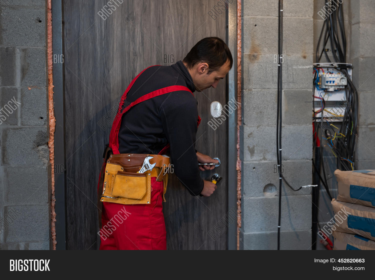 Worker Finding Tools Image & Photo (Free Trial) | Bigstock