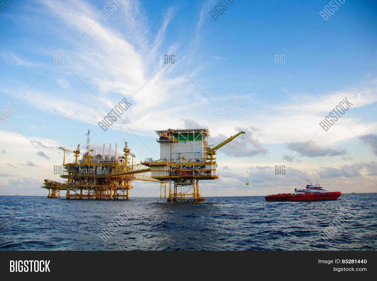 Oil Gas Platform Gulf Image & Photo (Free Trial) | Bigstock