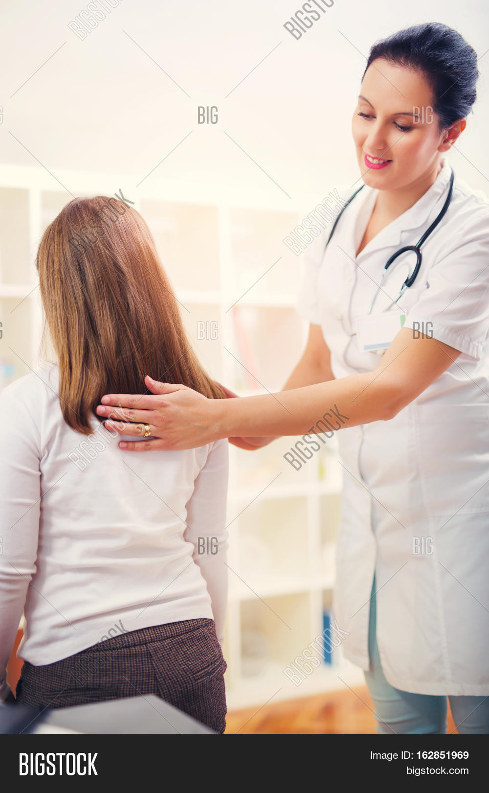 Chiropractor Doing Image & Photo (Free Trial) | Bigstock