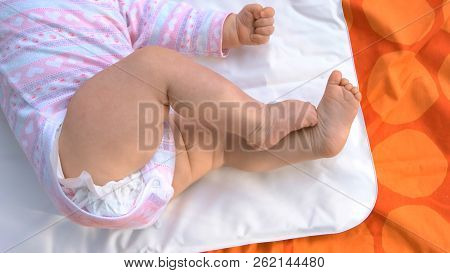 Tiny Legs Infant Baby Image & Photo (Free Trial) | Bigstock