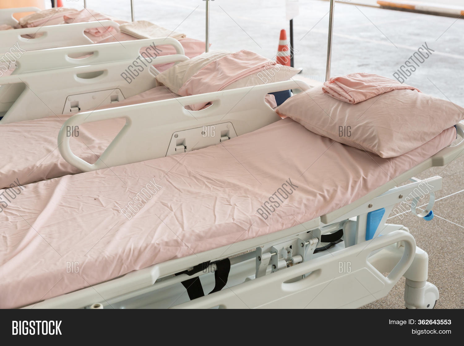 Empty Bed Hospital Image & Photo (Free Trial) | Bigstock
