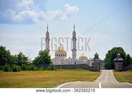 Beautiful White Mosque Image & Photo (Free Trial) | Bigstock
