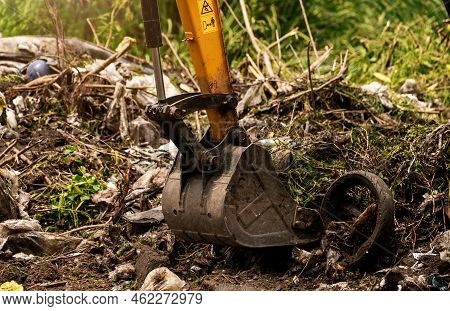 Backhoe Digging Soil Image & Photo (Free Trial) | Bigstock