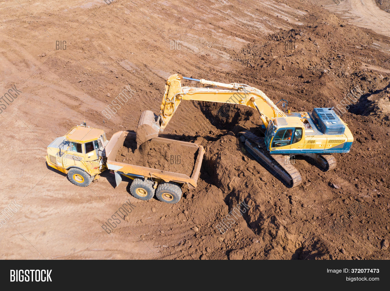 Excavator Loading Soil Image & Photo (Free Trial) | Bigstock