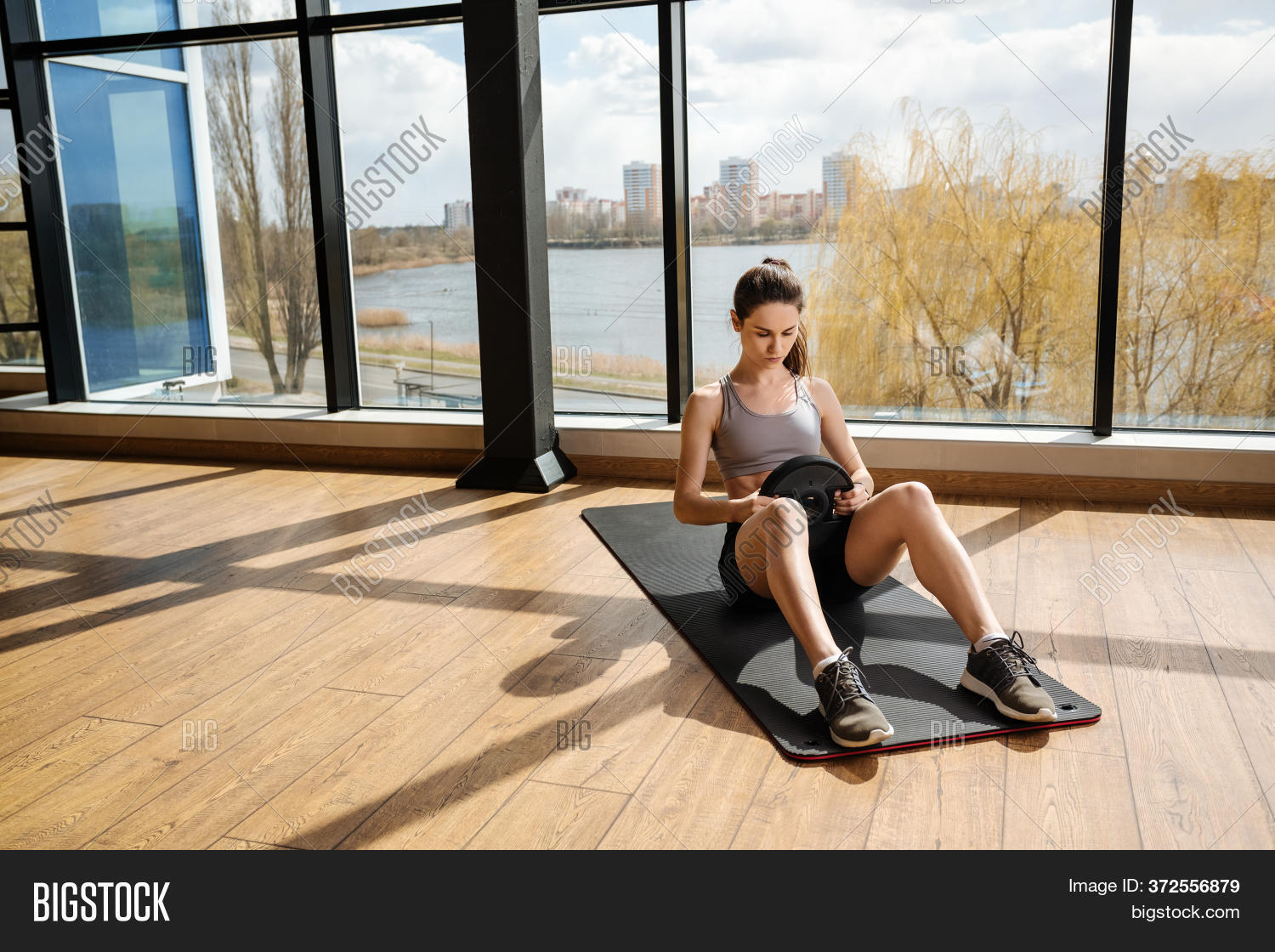 Woman Doing Sit Ups Image & Photo (Free Trial) | Bigstock
