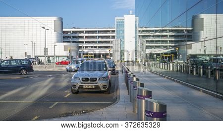 Passenger Drop Off Image & Photo (Free Trial) | Bigstock