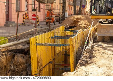 Excavator Filling Deep Image & Photo (Free Trial) | Bigstock