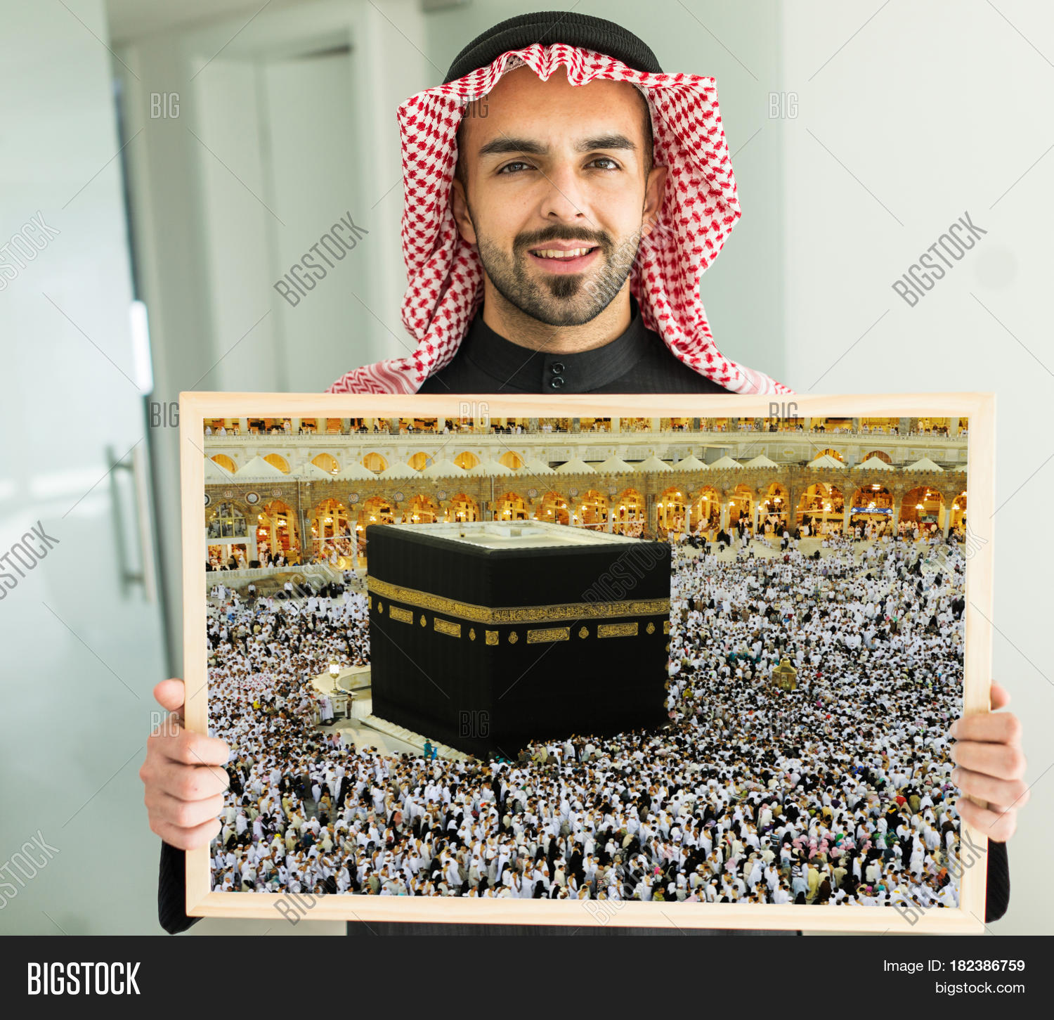 Man Frame Kaaba Mecca Image & Photo (Free Trial) | Bigstock