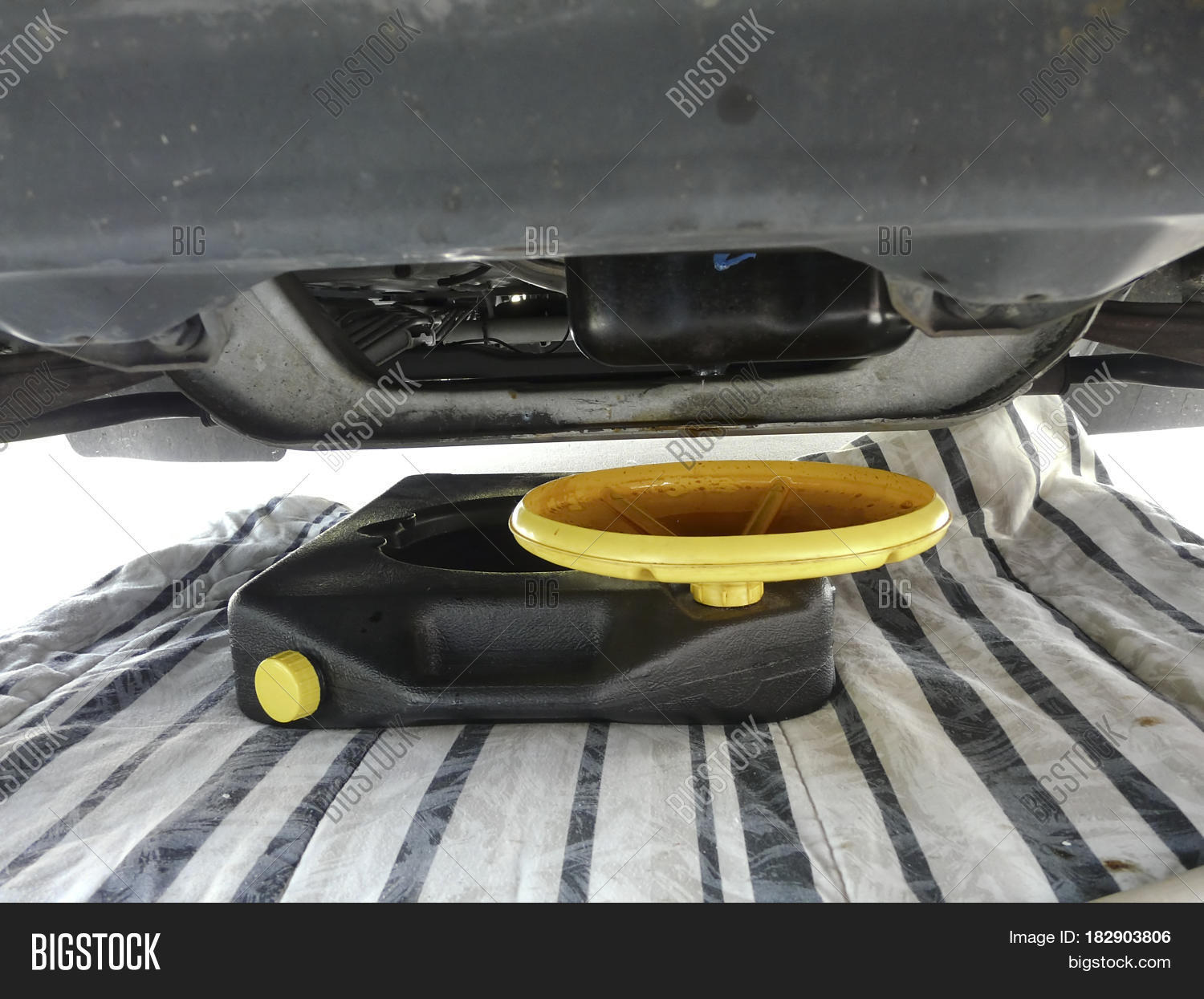 Close- Slow Drip Oil Image & Photo (Free Trial) | Bigstock