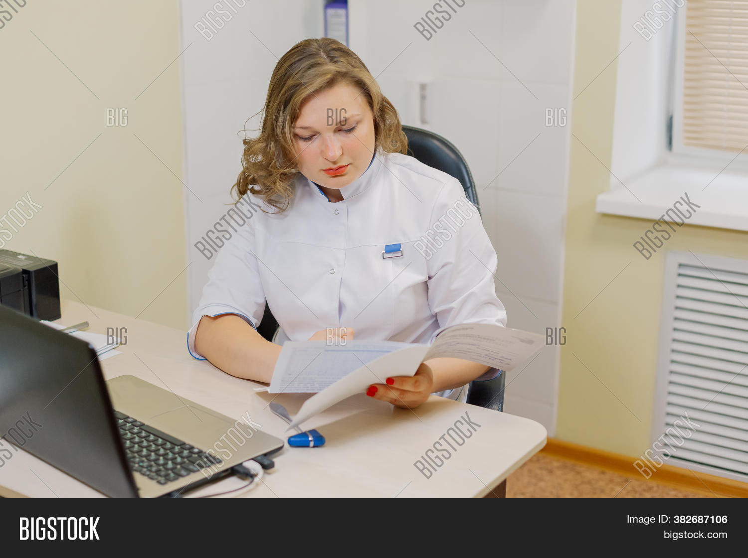 Woman Neurologist Image & Photo (Free Trial) | Bigstock