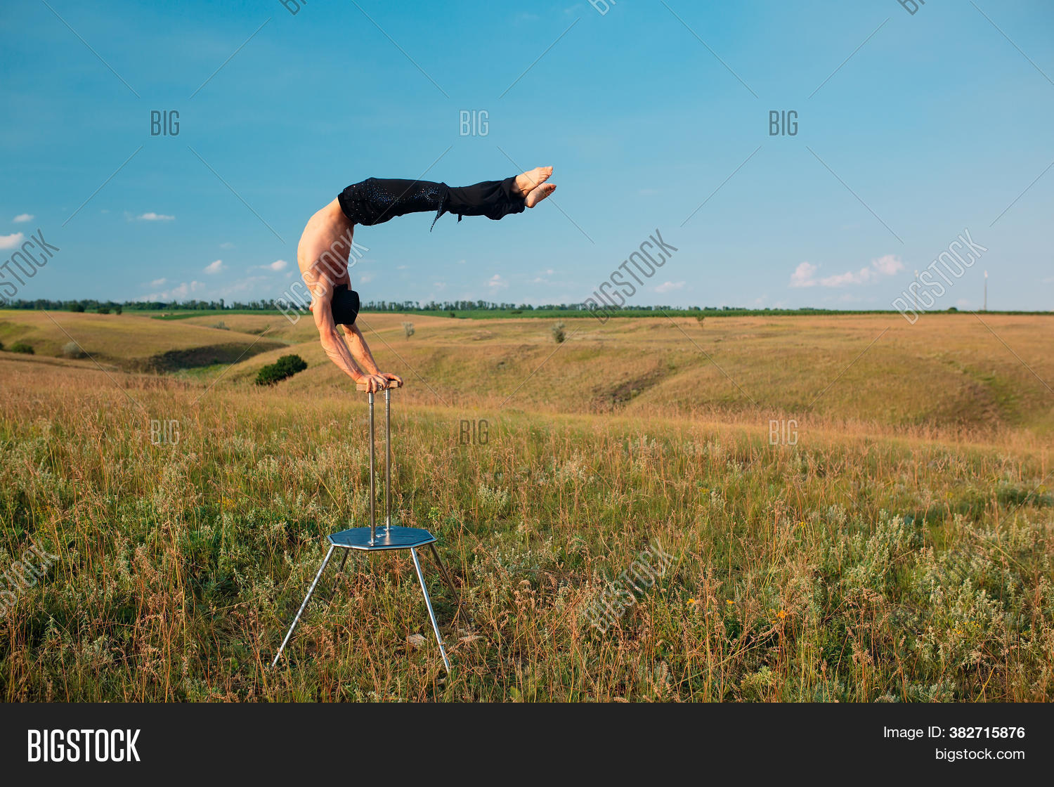 Man Athletic Build Image & Photo (Free Trial) | Bigstock