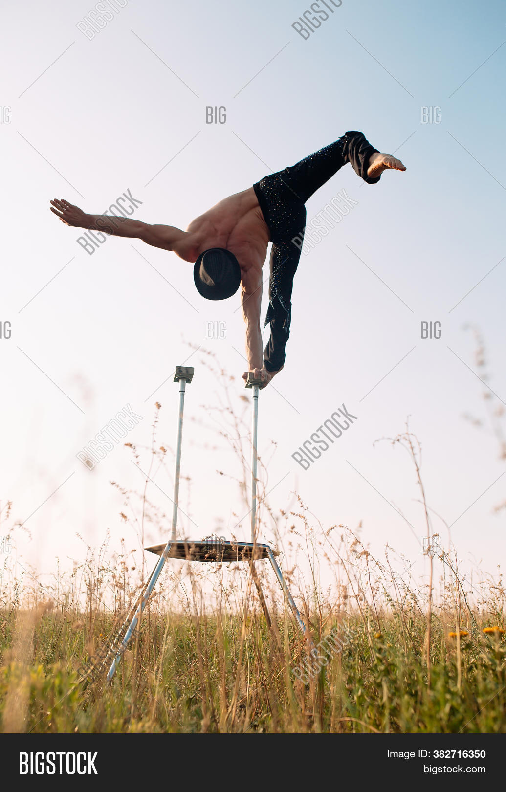 Man Athletic Build Image & Photo (Free Trial) | Bigstock