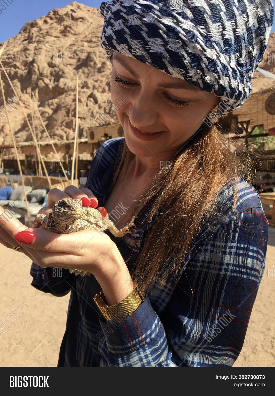 Girl Holding Lizard On Image & Photo (Free Trial) | Bigstock