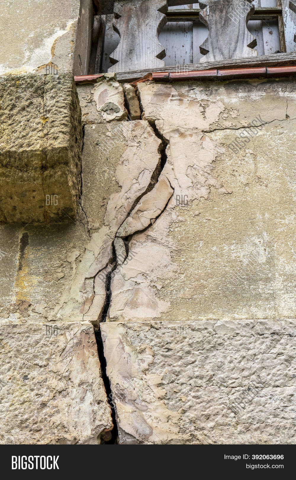 Destroyed Wall Image & Photo (Free Trial) | Bigstock