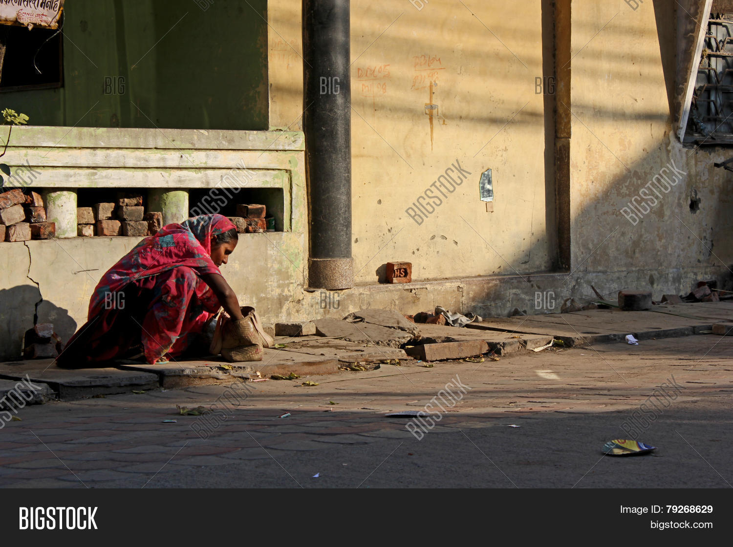 Poor Indian Woman Sit Image & Photo (Free Trial) | Bigstock